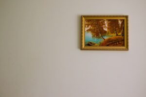 What Does It Mean When A Picture Falls Off The Wall?