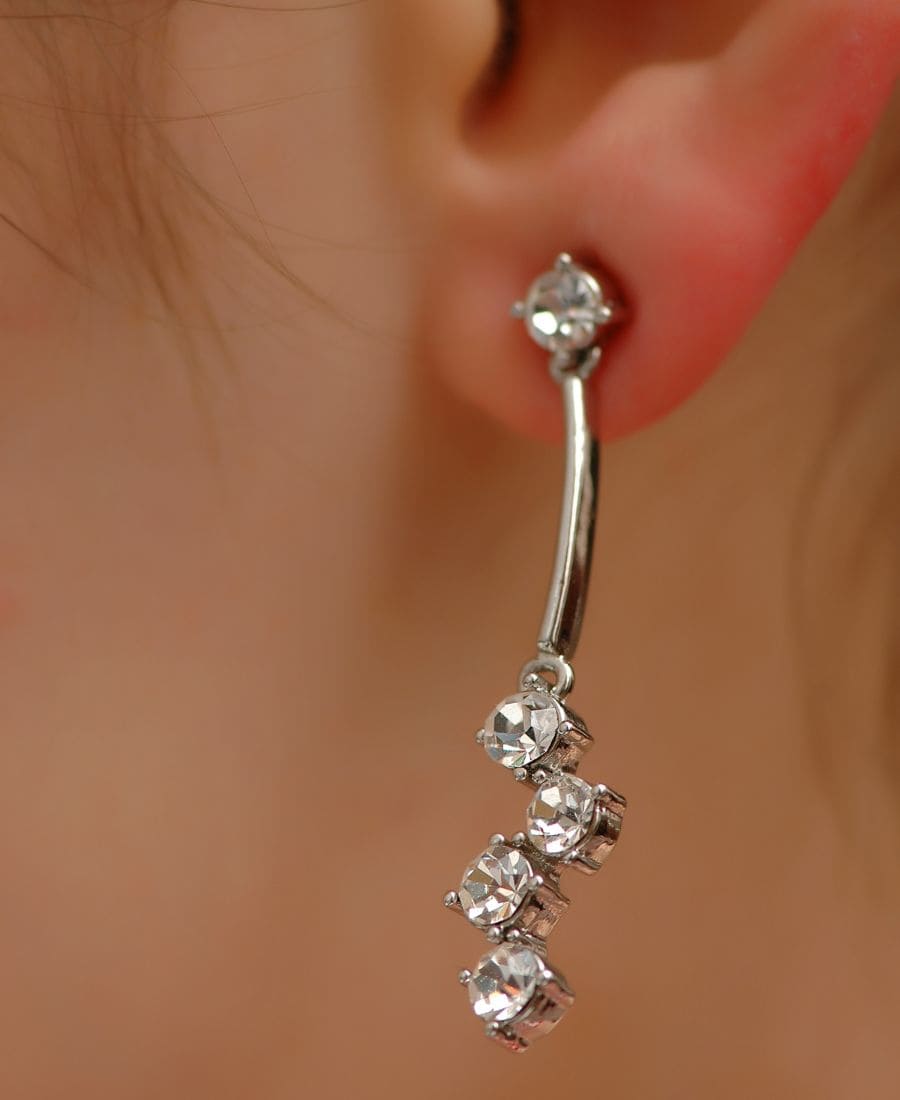 13 Burning Left Ear Meanings (It Is Good Or Bad Omen?)